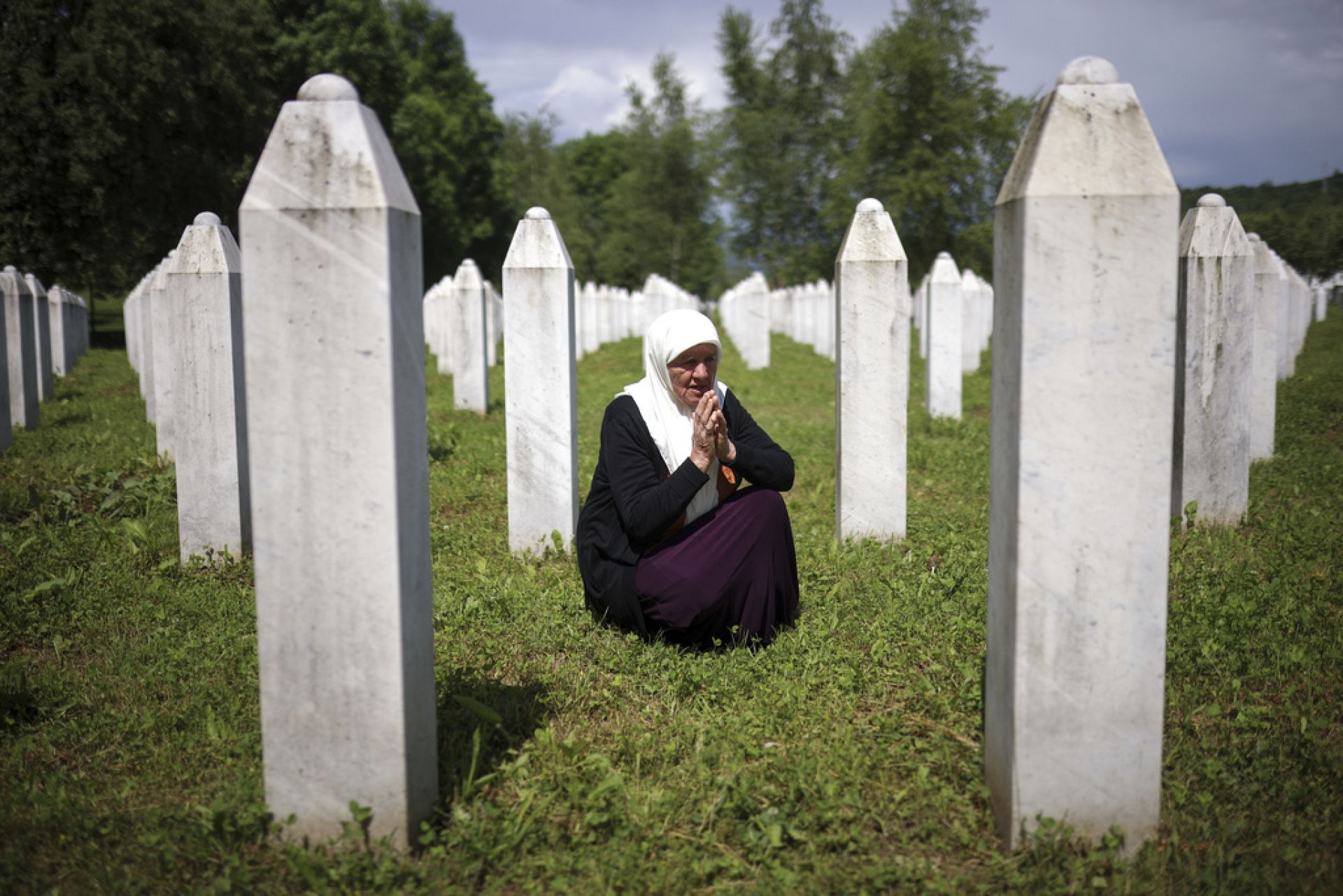 UN approves annual commemoration of 1995 Srebrenica genocide | Euronews