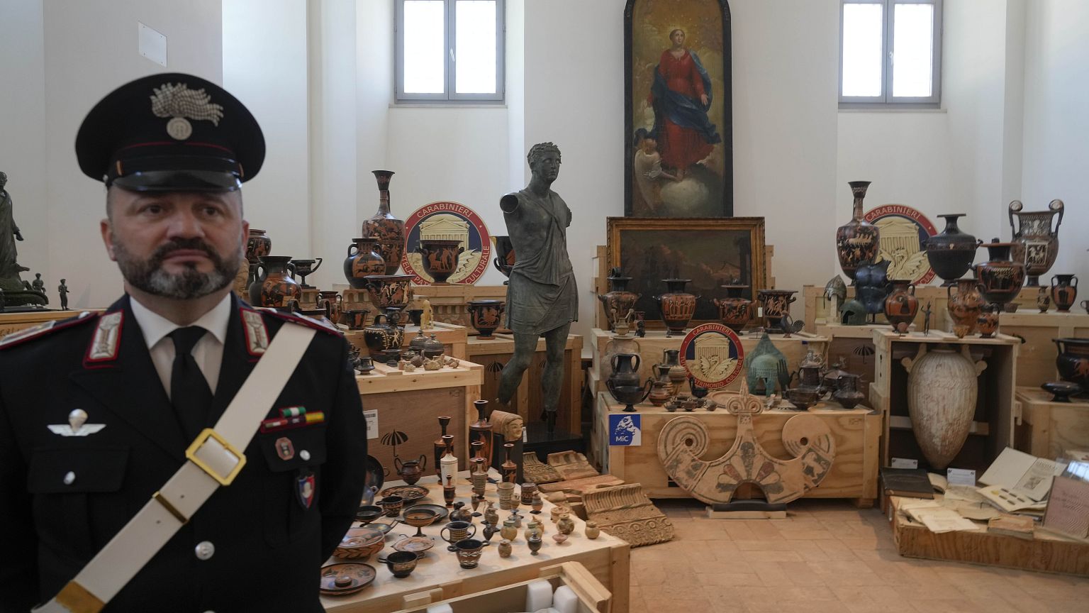 Looted antiquities: US vows more returns as Italy celebrates latest ...