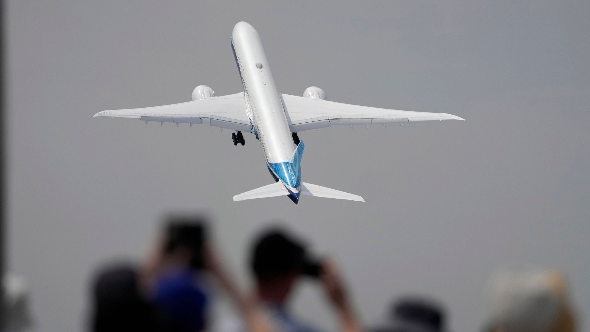 Inflation, jet fuel costs and decarbonisation: Here’s why airfares are ...