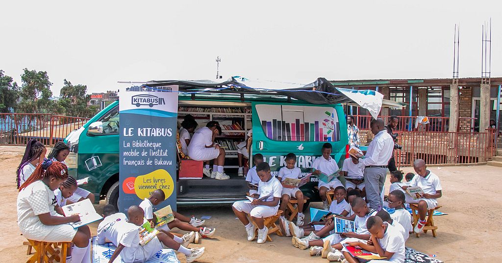 A mobile library helps boost literacy among pupils in the DR Congo ...