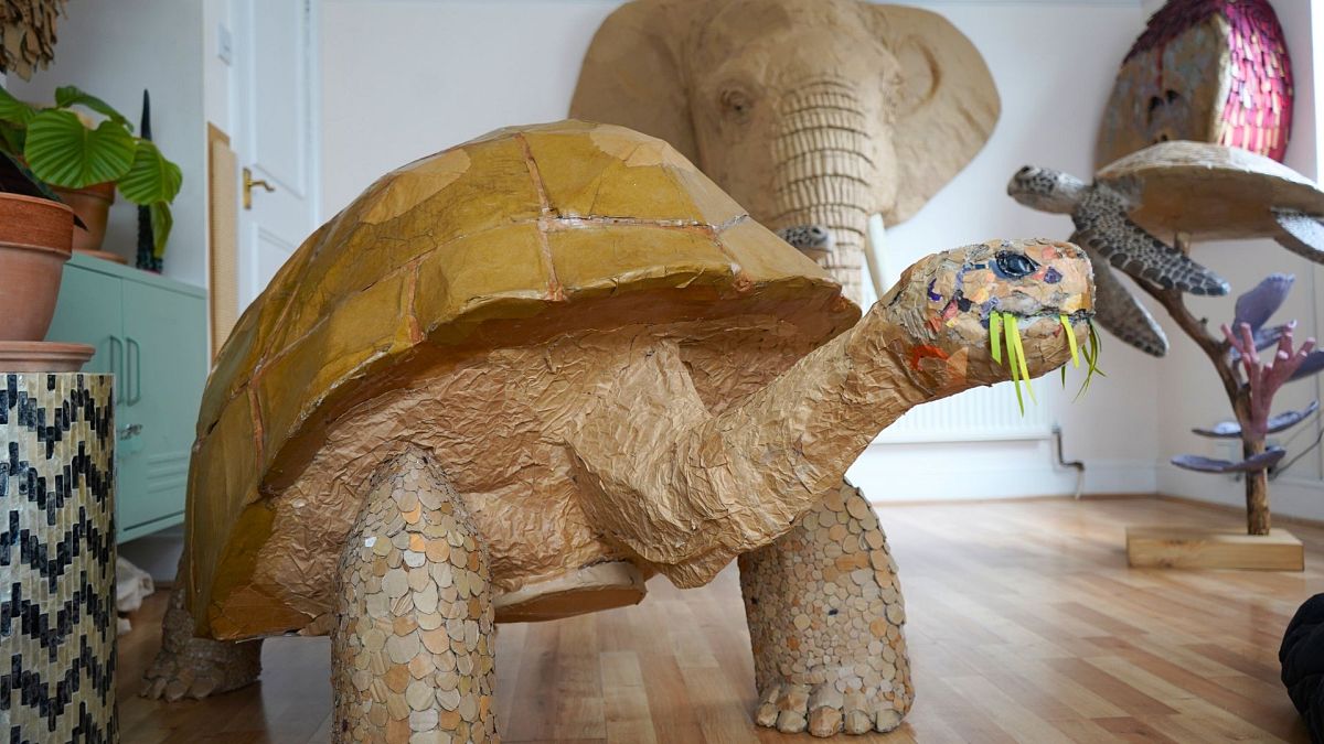 Meet the artist creating life-size sculptures of endangered animals ...