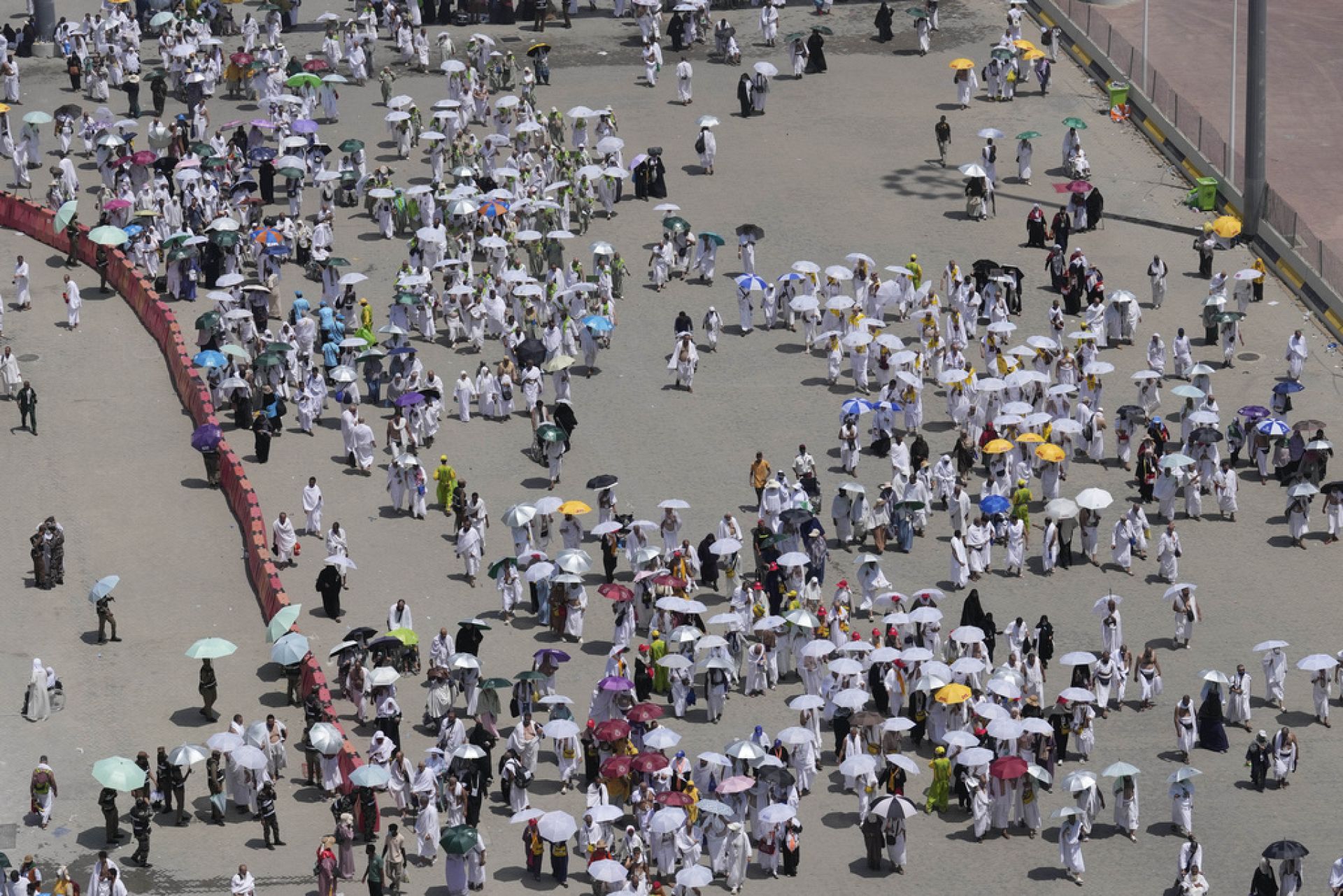 Pilgrims commence final rites of Hajj as Muslims celebrate Eid al-Adha ...