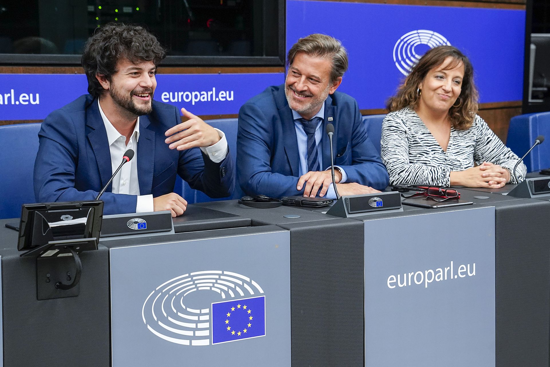 How does the European Parliament group shuffle work? Five golden rules ...