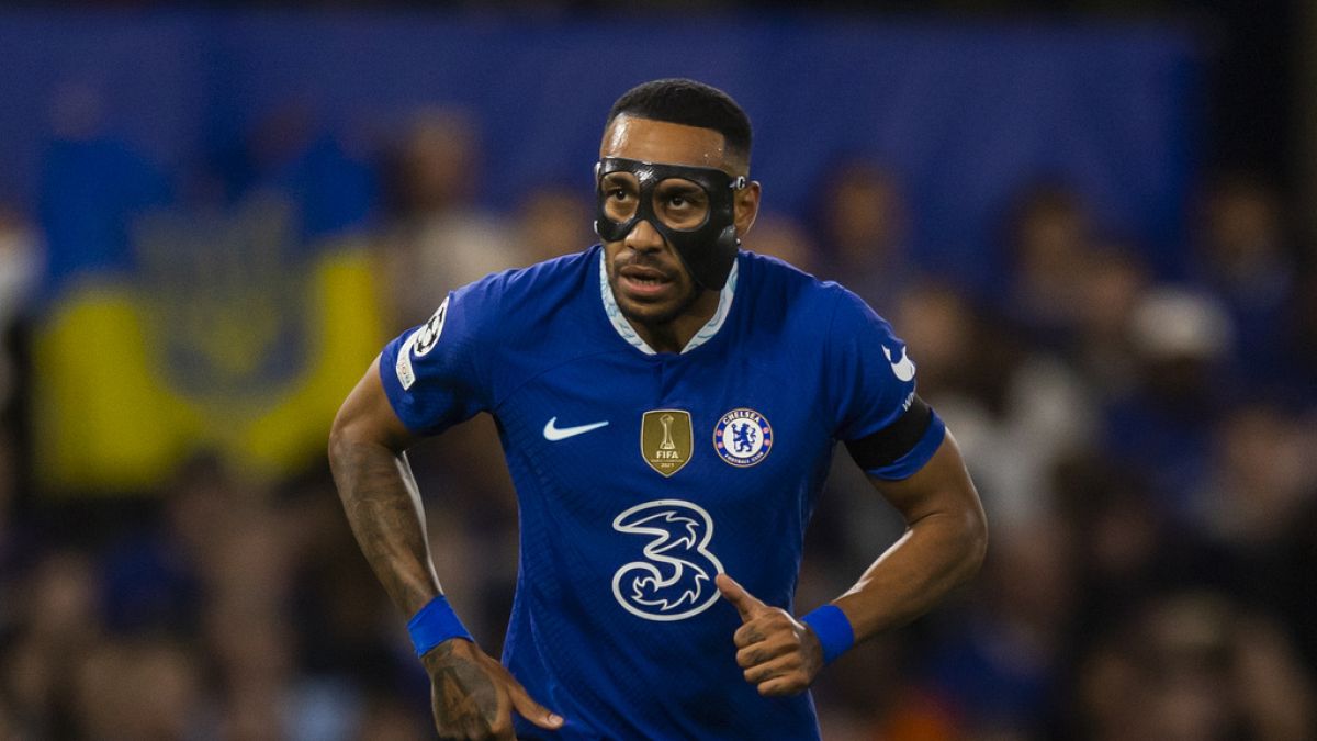 Mbappé joins soccer stars wearing protective masks | Africanews