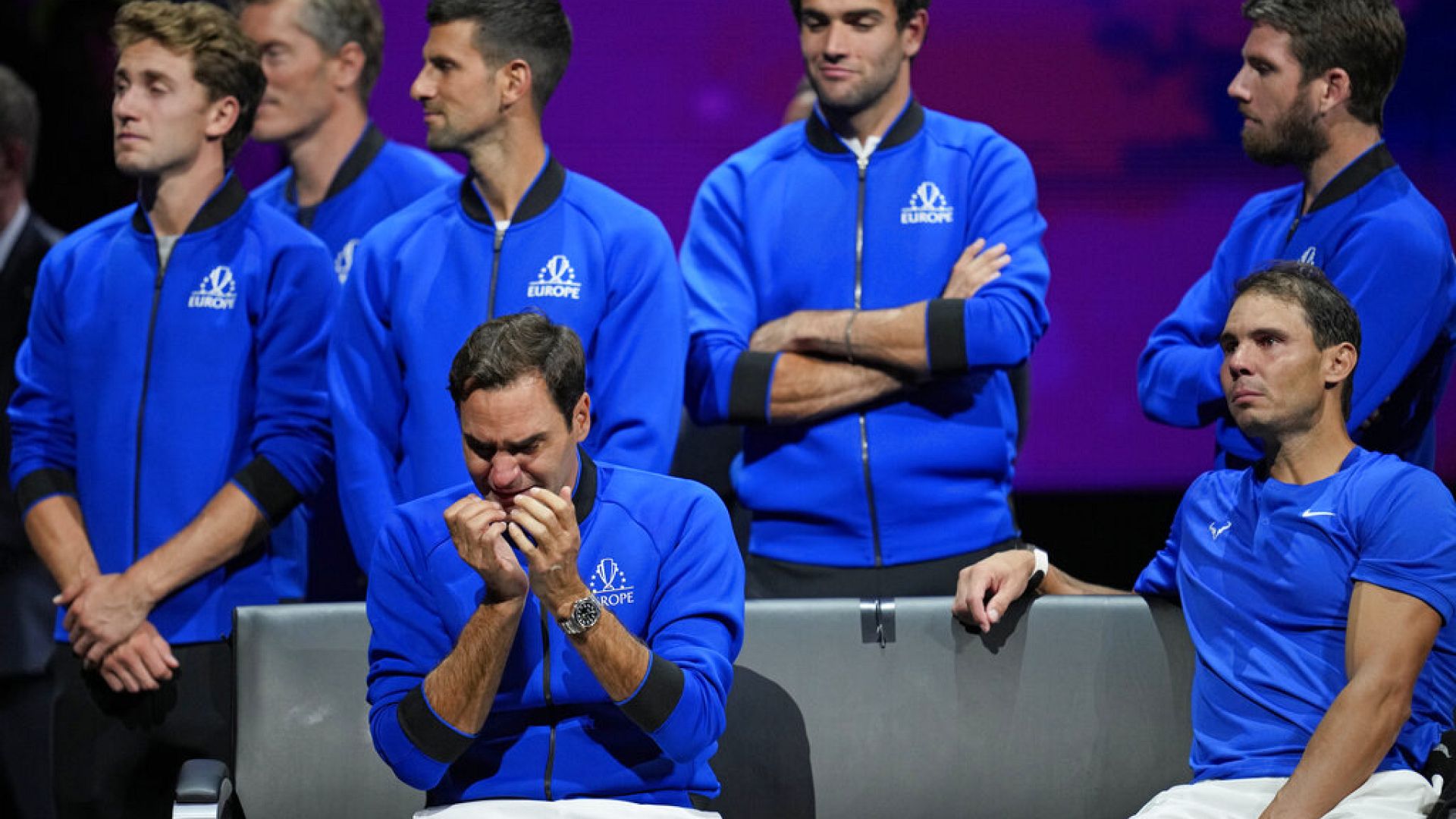 'Federer: Twelve Final Days': A teary end to a tennis legend's last ...