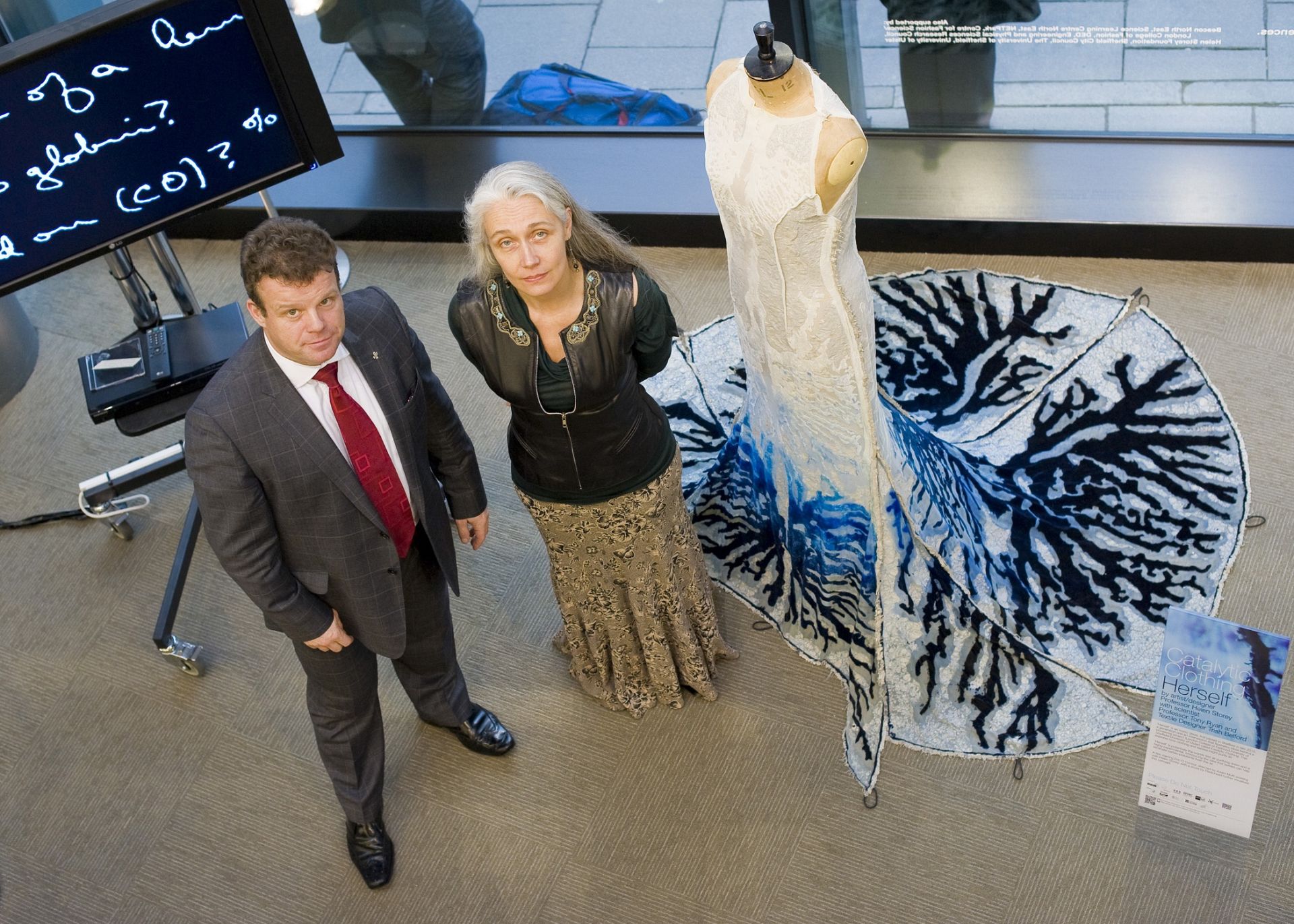 The Helen Storey book of fashion: Designing dresses with art, science ...