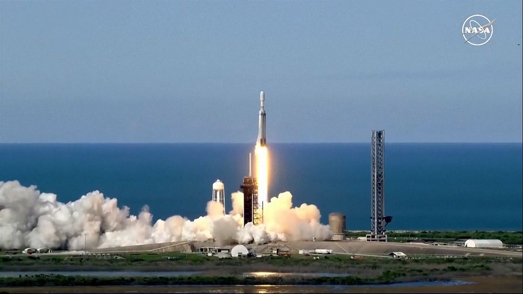 Dead satellites produce 17 tonnes of ozone-depleting particles a year ...