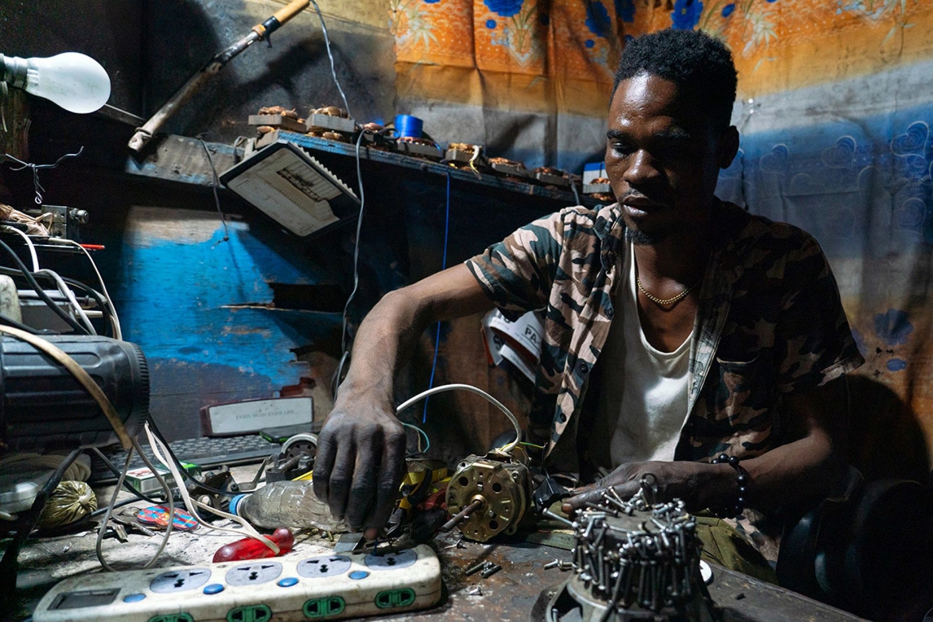 Carmignac photojournalism award exposes dangers of e-waste problem in Ghana | Euronews