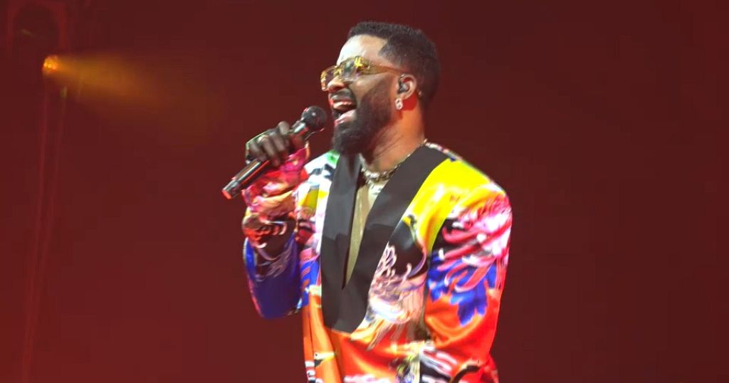 France : Fally Ipupa enchante son public lors d'un concert à Lyon ...