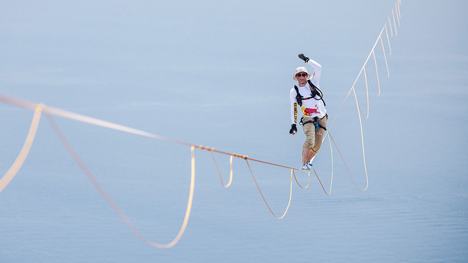Slackliner makes it across 3.6km Messina Strait - but misses out on the ...