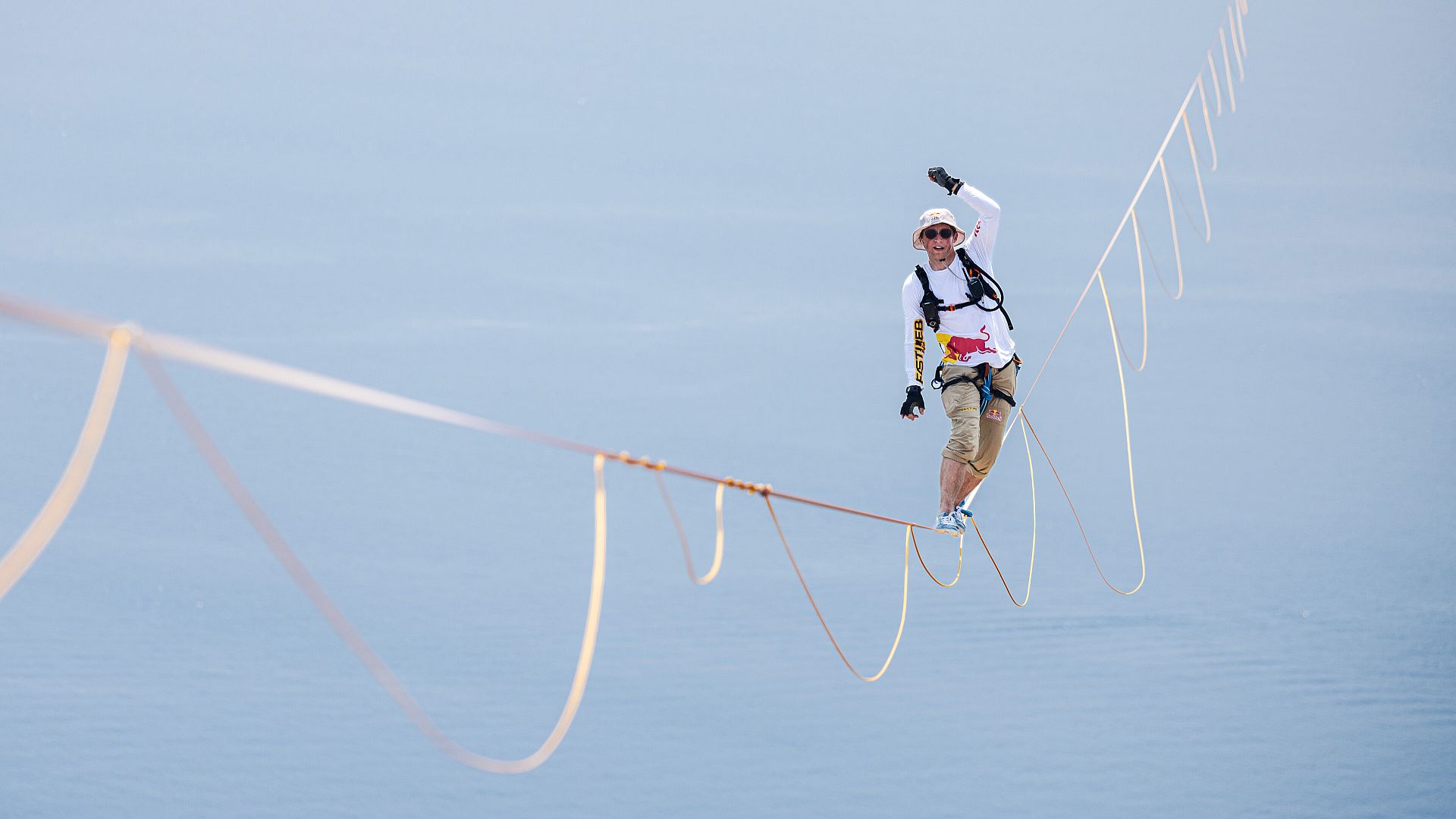 Slackliner makes it across 3.6km Messina Strait - but misses out on the ...