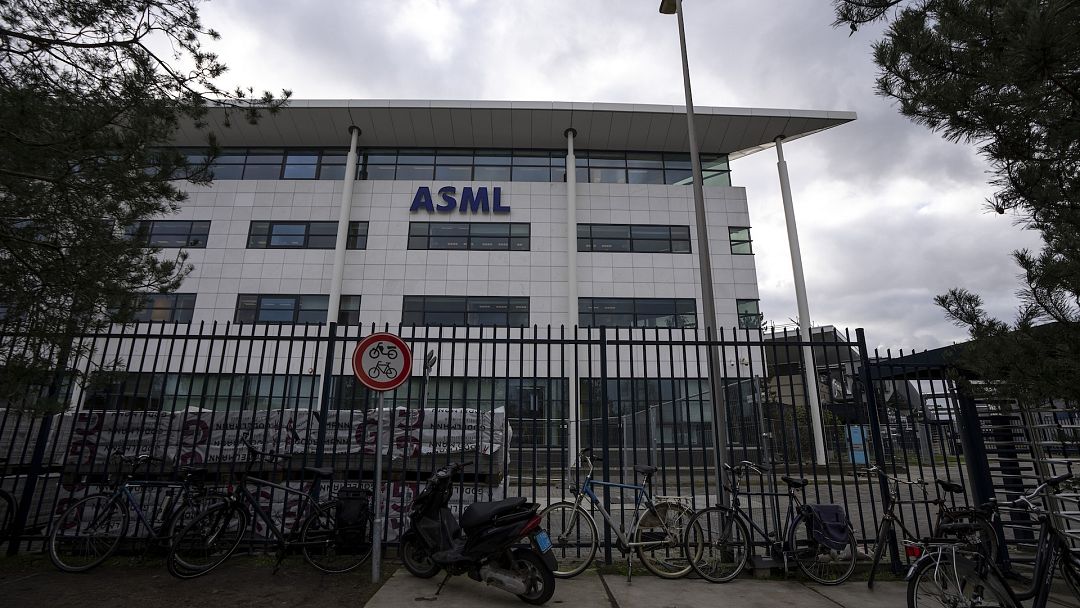 ASML shares plunge as geopolitics overshadow strong earnings | Euronews