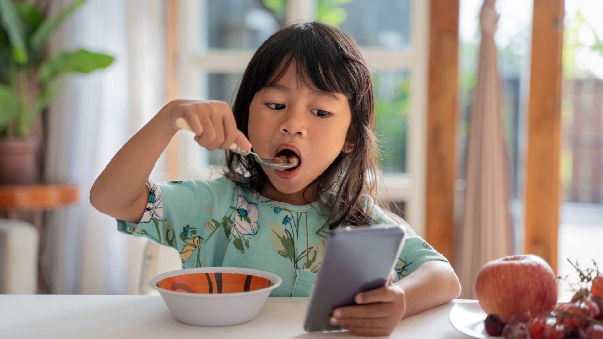 'Digital pacifiers': How early exposure to devices impacts your child's ...