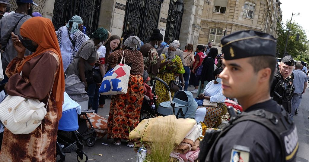 France buses migrants and homeless out of Paris for Olympics | Africanews