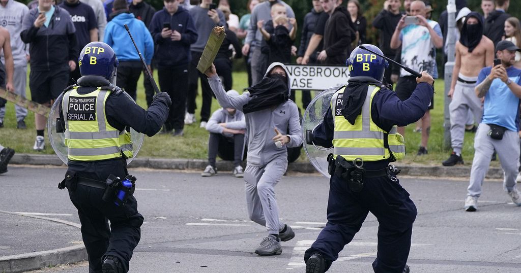 UK: Starmer condemns far-right riots | Africanews