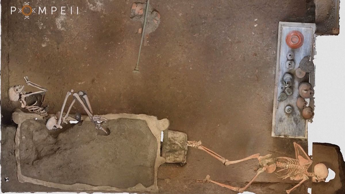 Pompeii archaeologists uncover tragic final moments of two victims of ...
