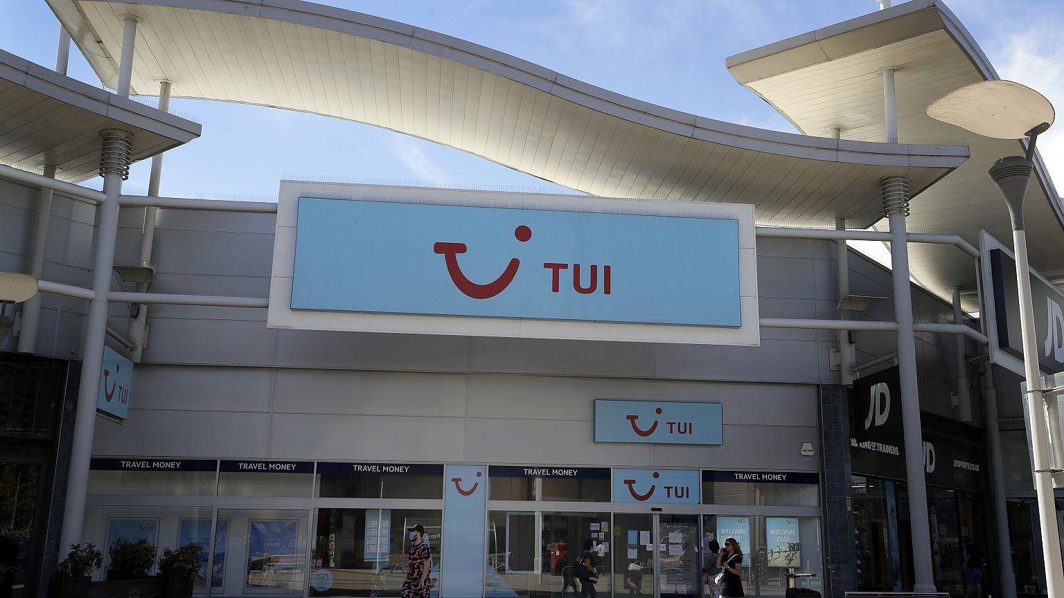 Package holiday revival and bankruptcy of German rival boosts TUI ...
