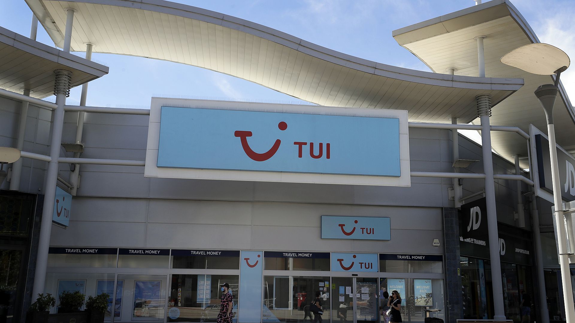 Package holiday revival and bankruptcy of German rival boosts TUI ...