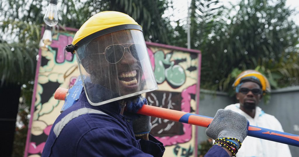 Kenya : les "rage rooms" pour relâcher la pression | Africanews