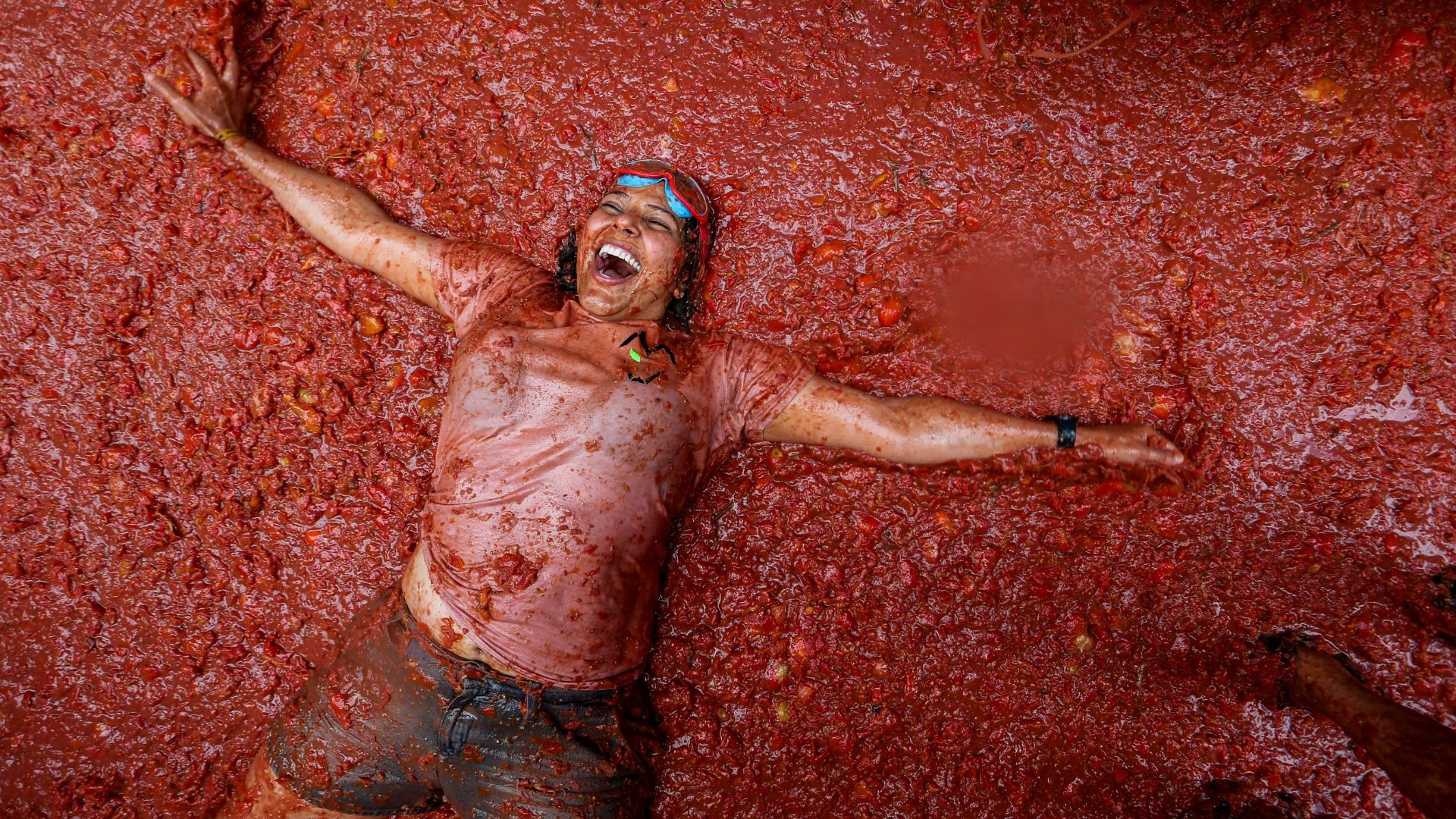 La Tomatina 2024 en imágenes: Fotos de la batalla de comida más grande en Buñol | Euronews