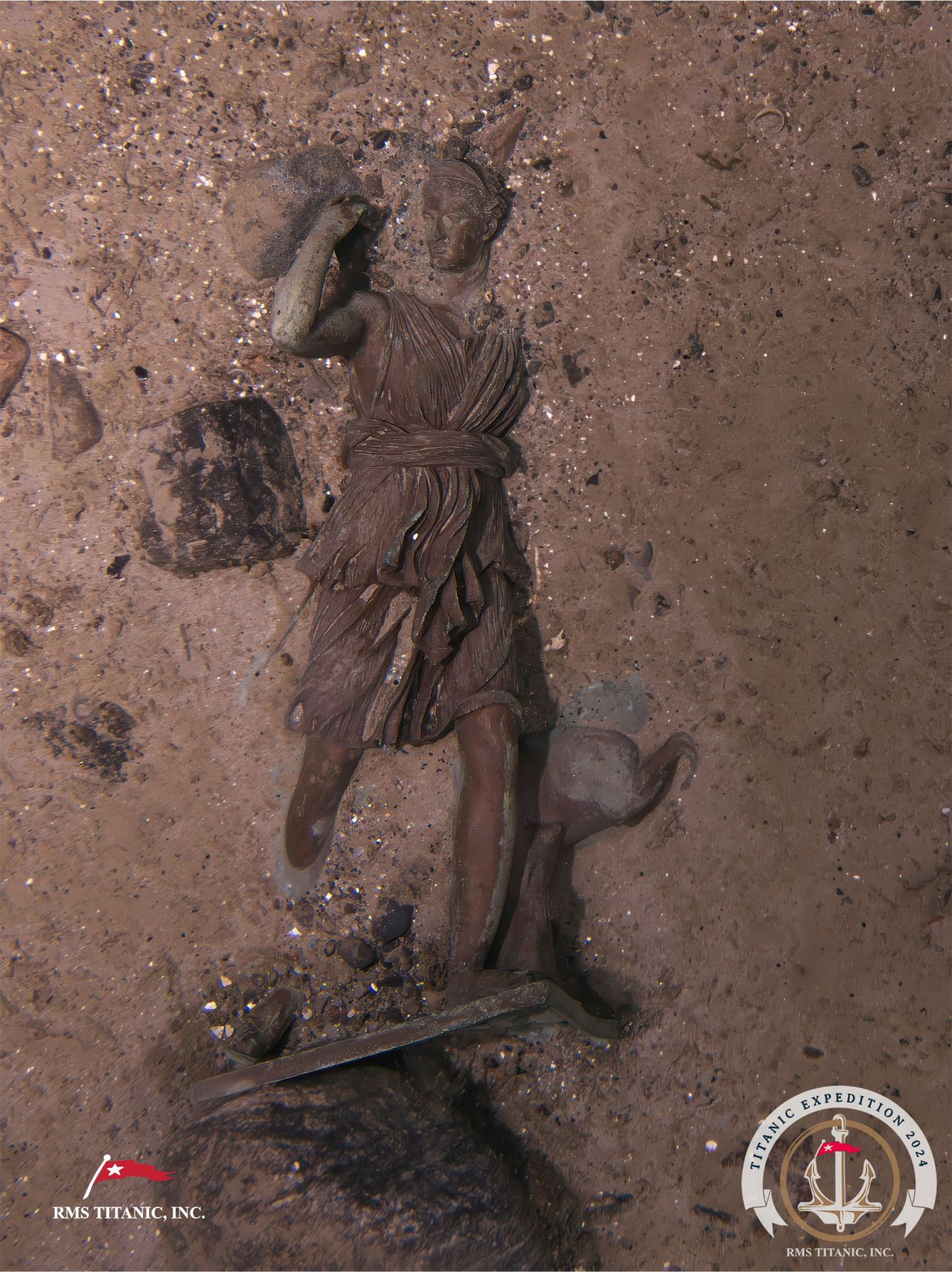La statue du Titanic refait surface, une nouvelle expédition révèle des ...