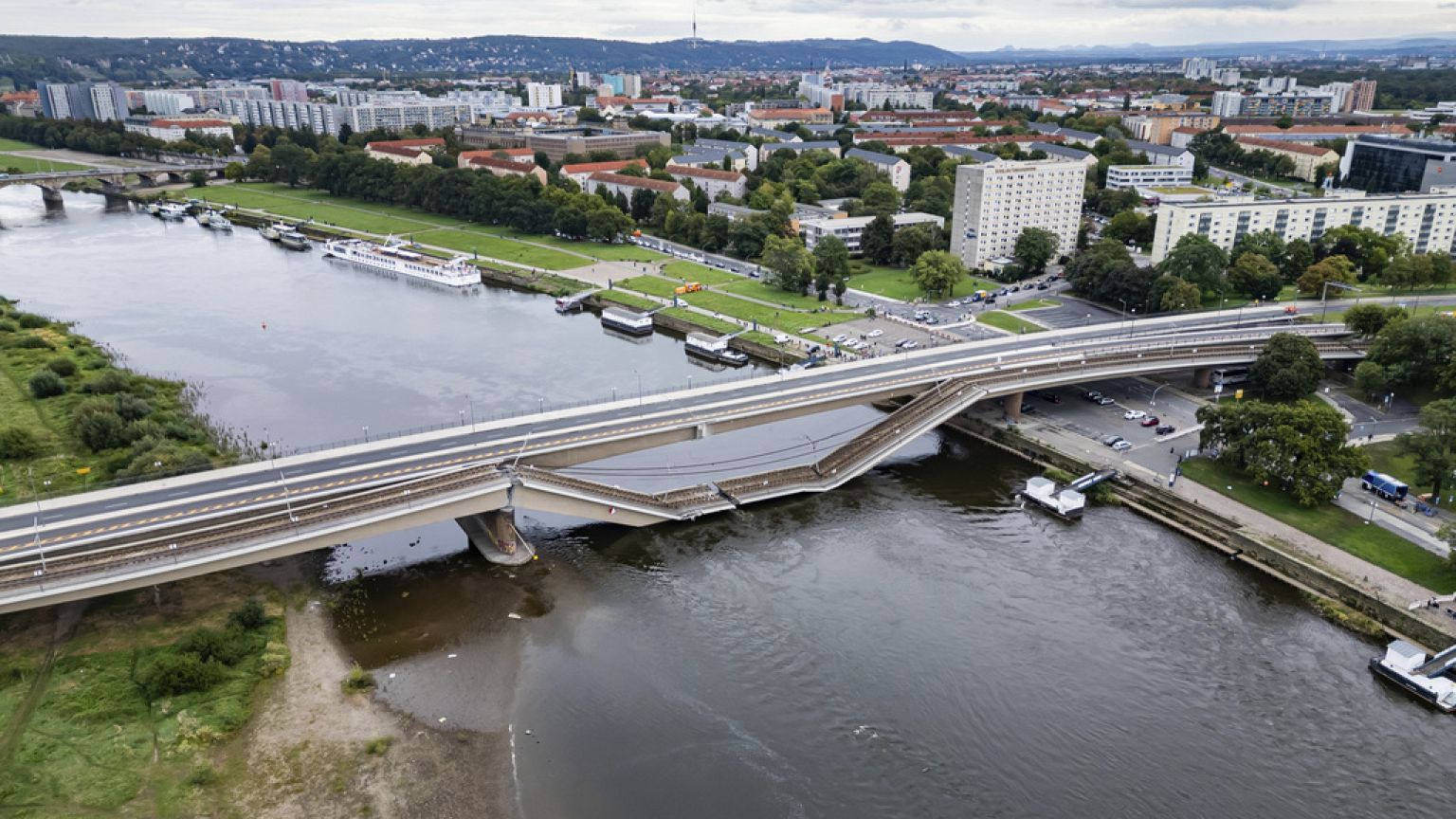Major bridge partially collapses into river in German city of Dresden ...