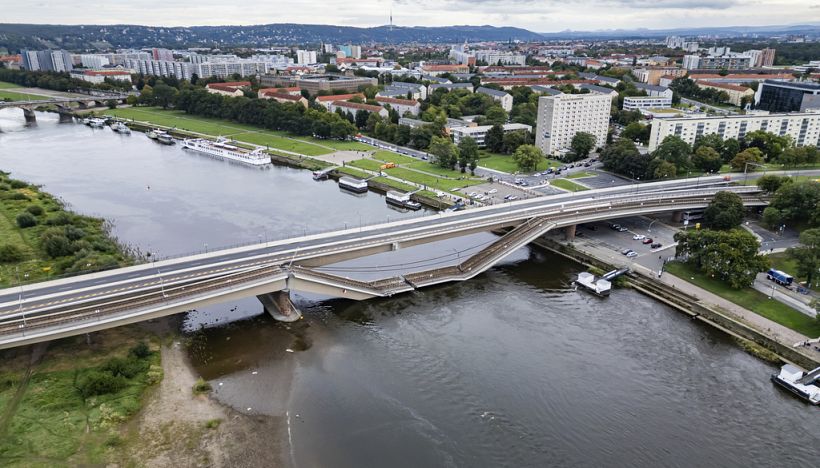 Major bridge partially collapses into river in German city of Dresden ...