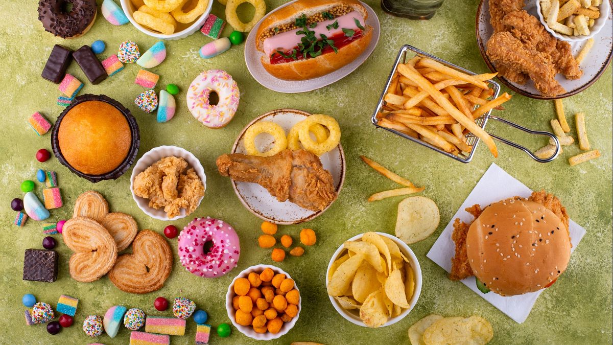 UK to ban junk food ads for children | Euronews