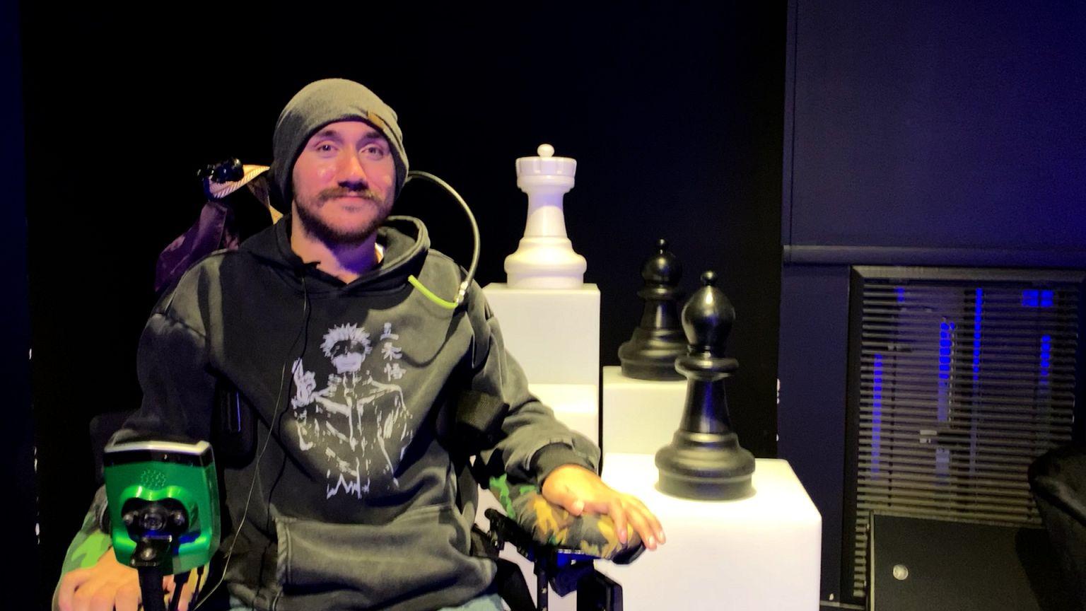 "La gente cree que es como Matrix", dice el primer paciente del chip ...