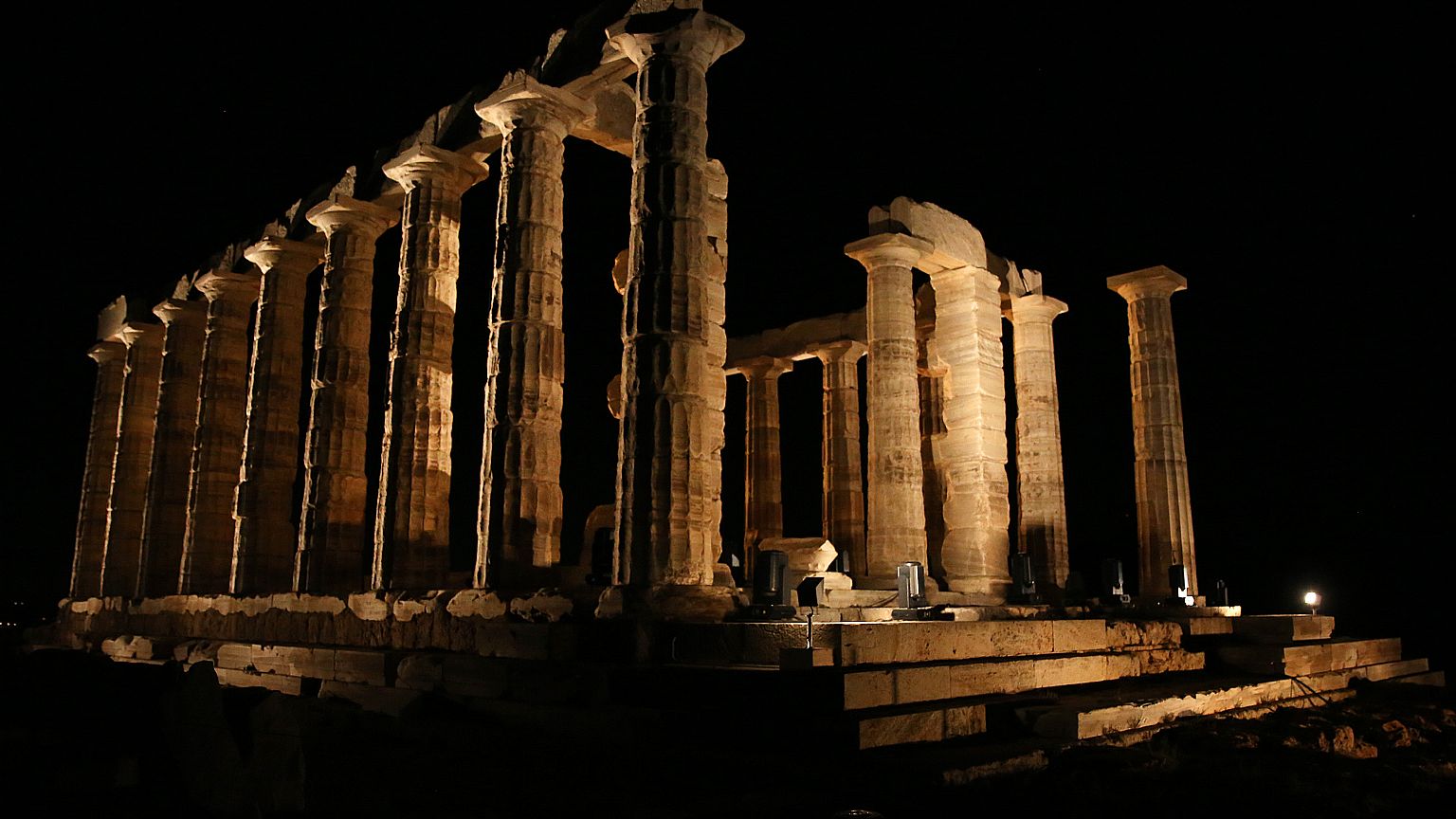 Εντυπωσιακός ο νέος φωτισμός του Ναού του Ποσειδώνα στο Σούνιο | Euronews