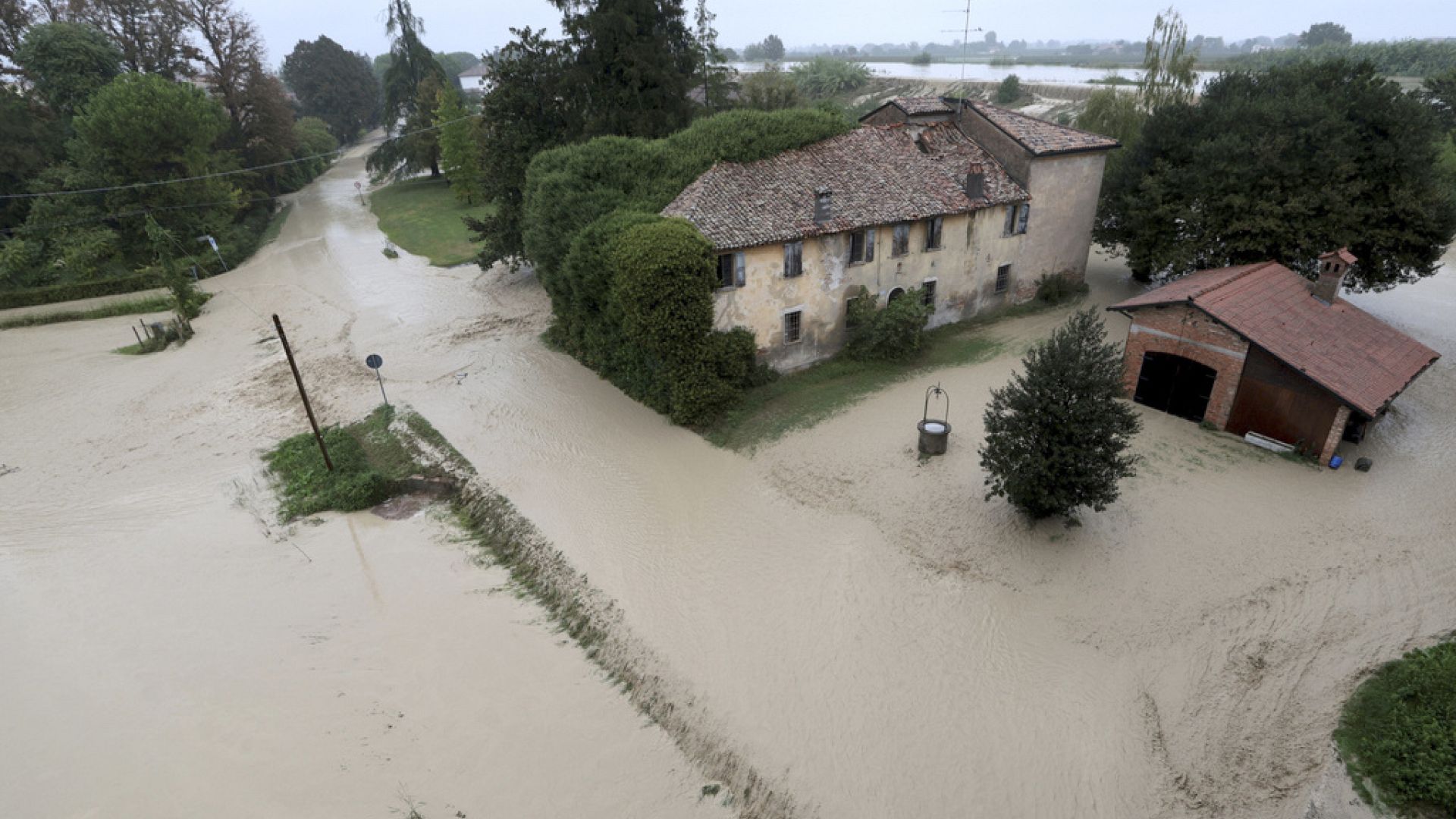 Video. Nord e Centro Italia sott'acqua per gli alluvioni: le immagini ...