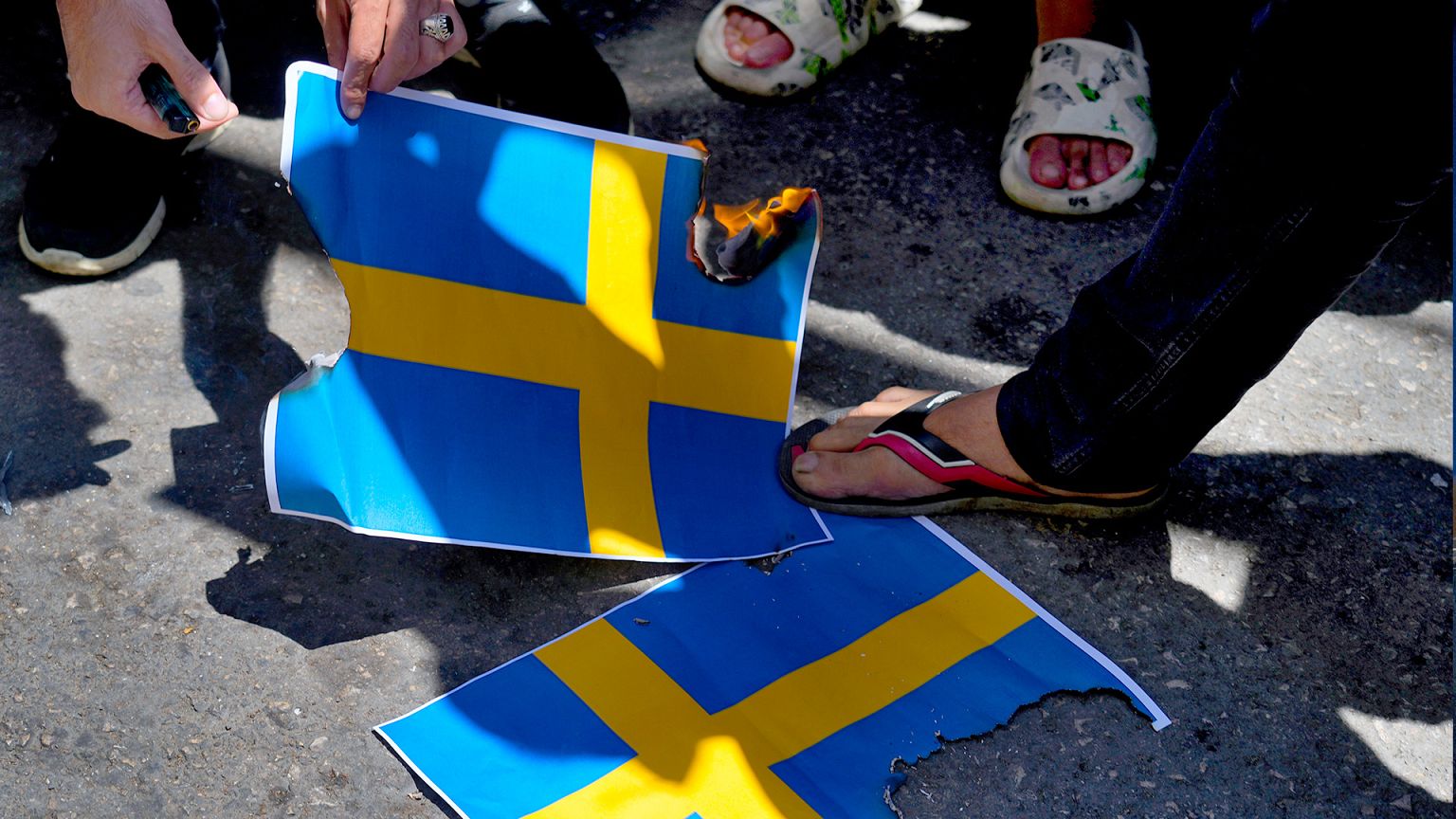 Schweden macht Iran für SMS mit Racheaufruf nach Koran-Verbrennungen ...
