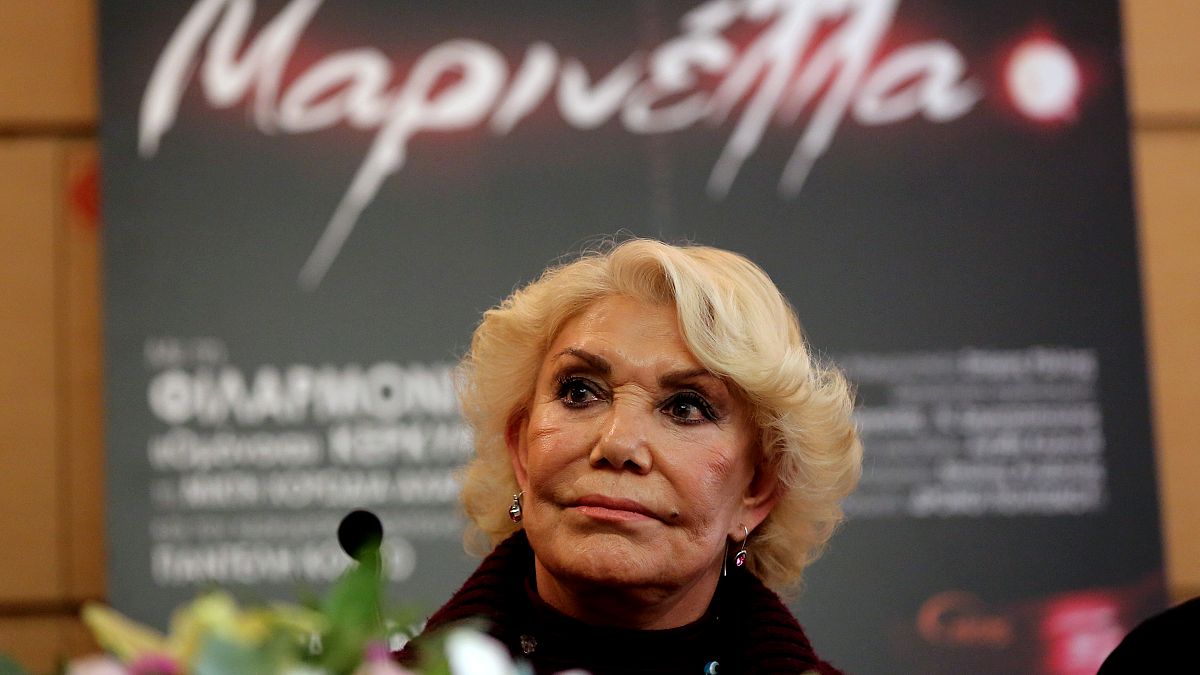 Ελλάδα: Σε κρίσιμη κατάσταση νοσηλεύεται στη ΜΕΘ η Μαρινέλλα μετά από ...