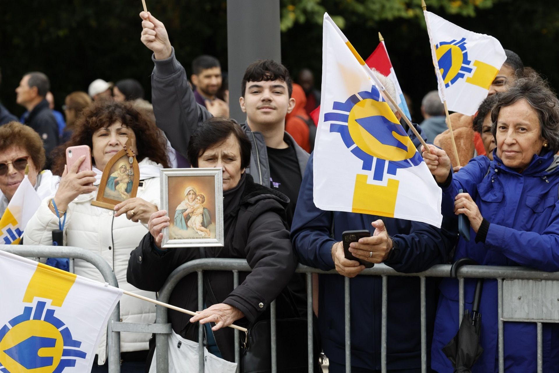 Pope Francis begins tour through heart of Europe to promote peace and ...