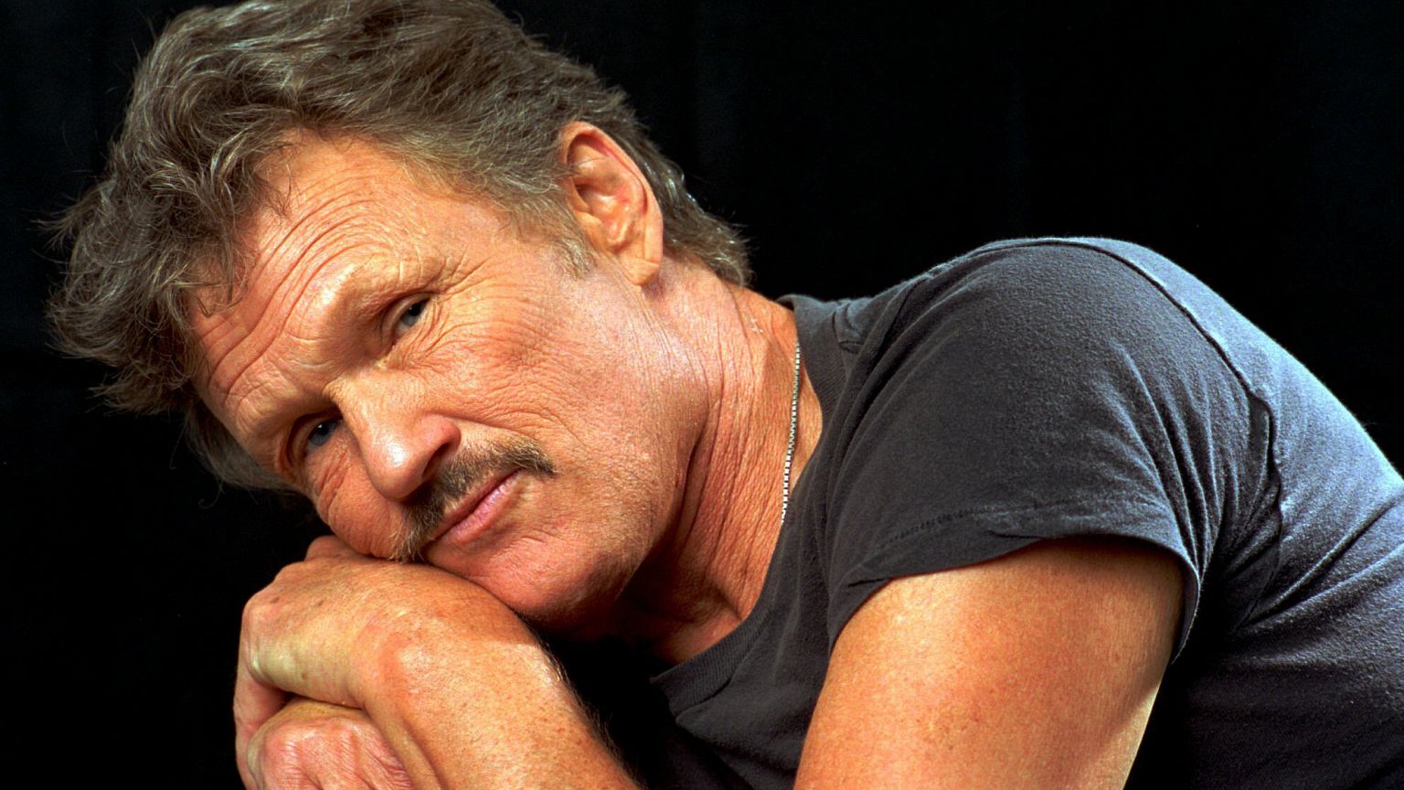 Kris Kristofferson, leyenda de la música country y actor de 'Ha nacido ...