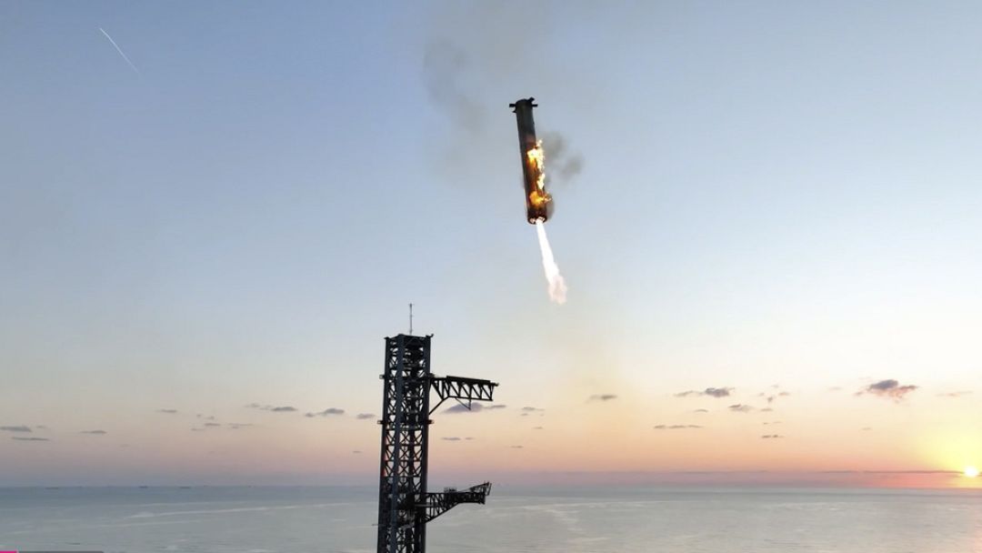 SpaceX parvient à contrôler le retour sur Terre du propulseur de sa ...