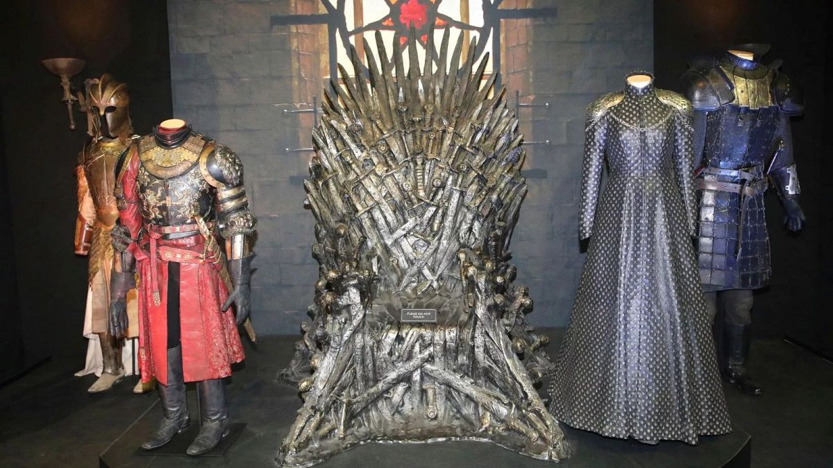 Gli oggetti di scena di "Game of Thrones", tra cui il Trono di Spade ...