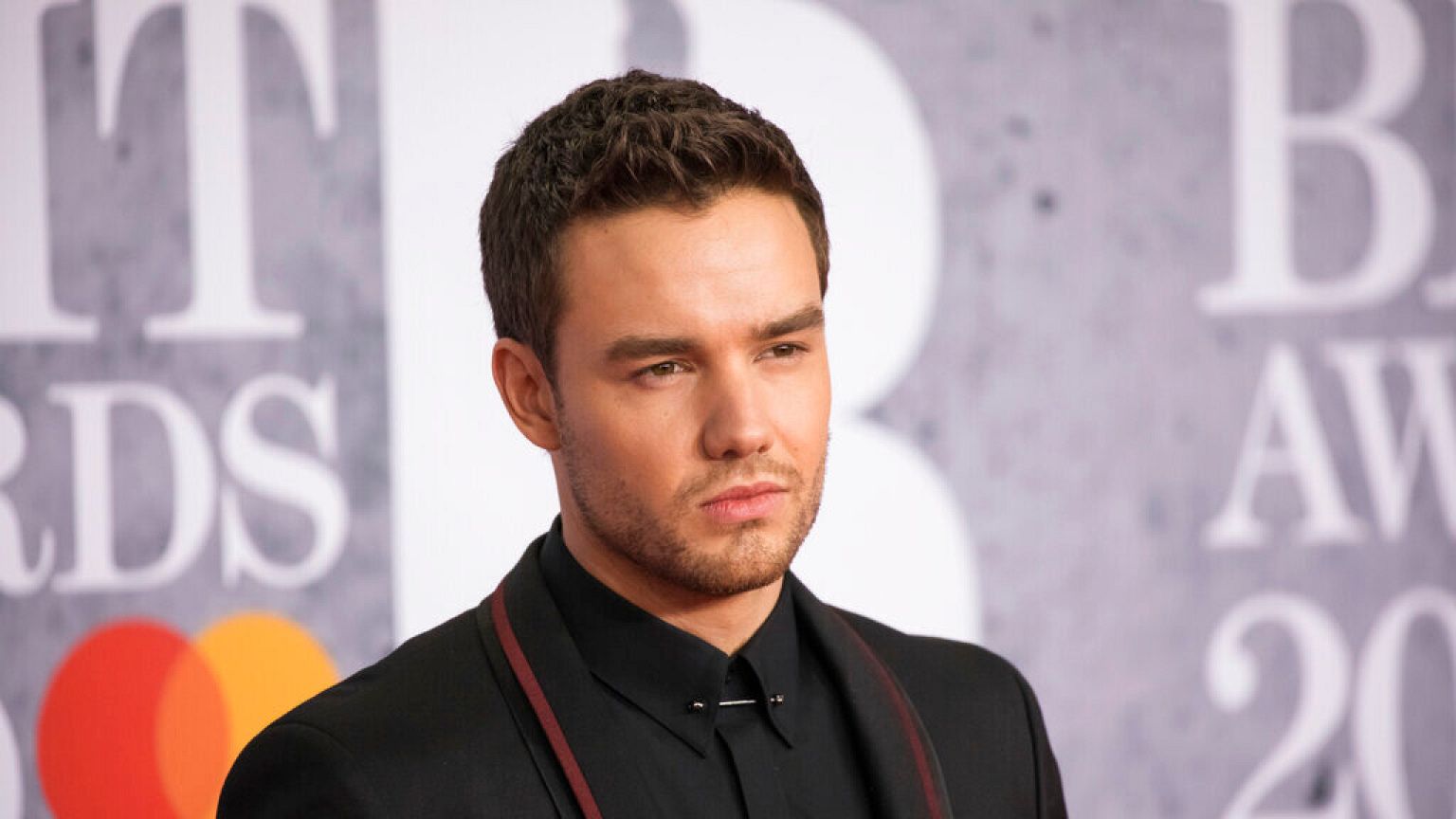 Former One Direction star Liam Payne dies after falling from balcony in ...