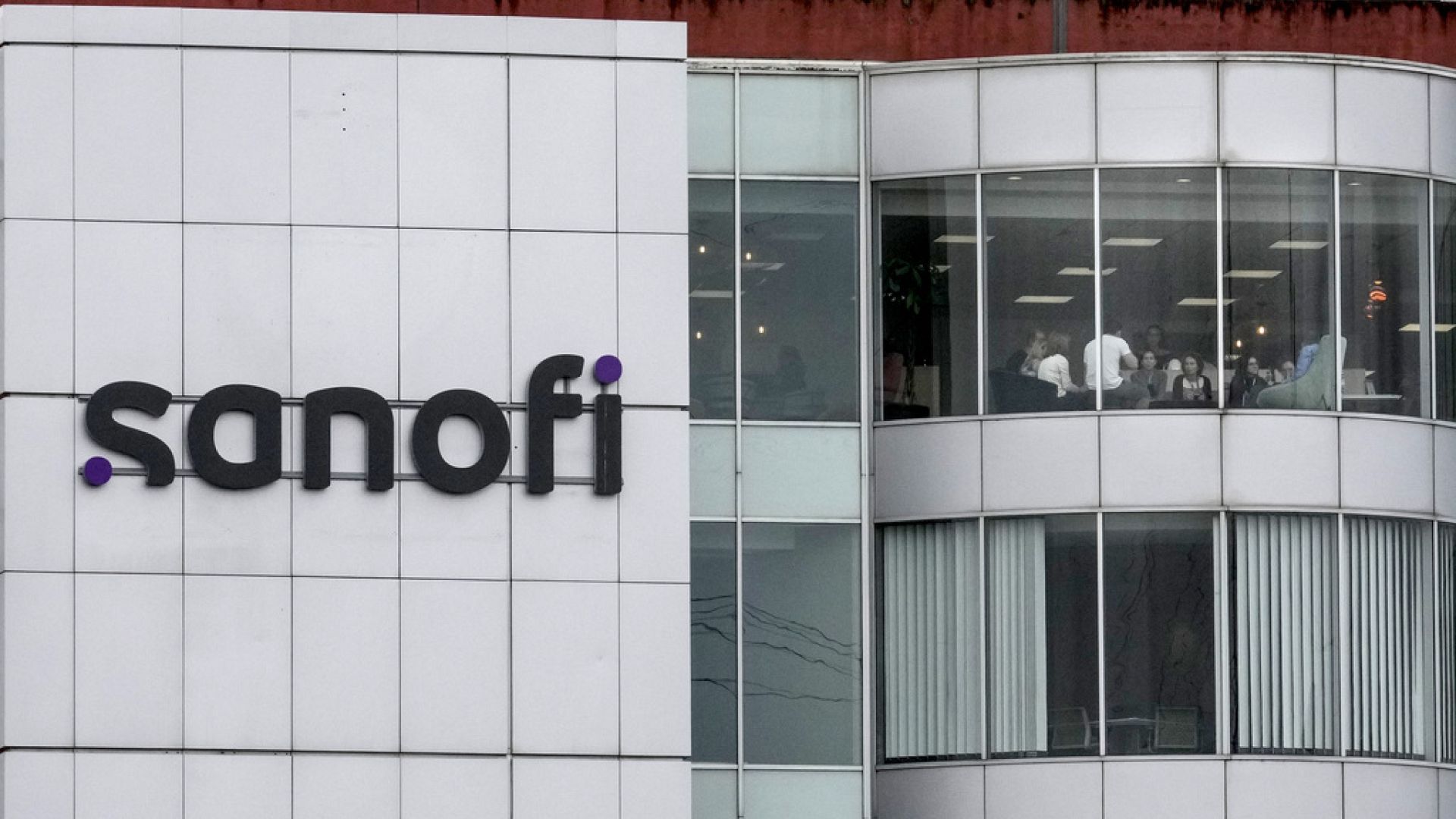 Doliprane-maker Sanofi confirms exclusive talks with US firm CD&R | Euronews