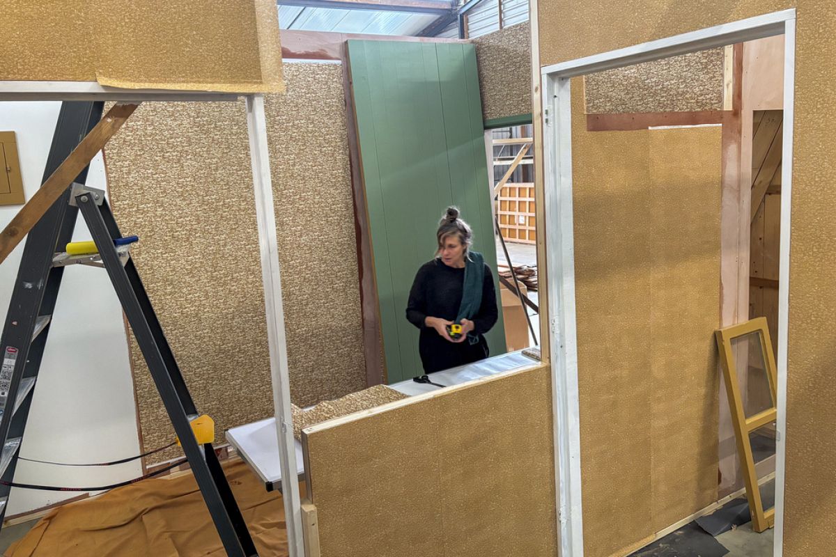 Full-scale replica of Anne Frank's hidden annex to go on show in New ...