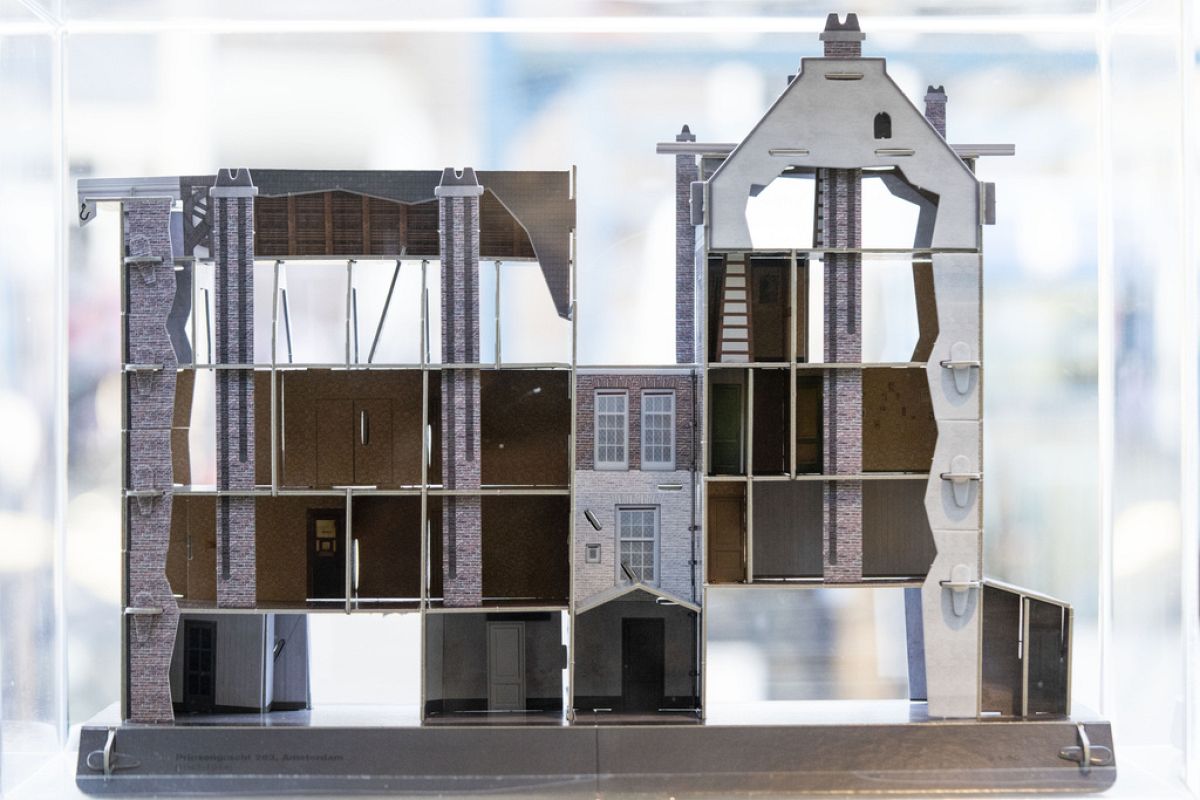 Full-scale replica of Anne Frank's hidden annex to go on show in New ...