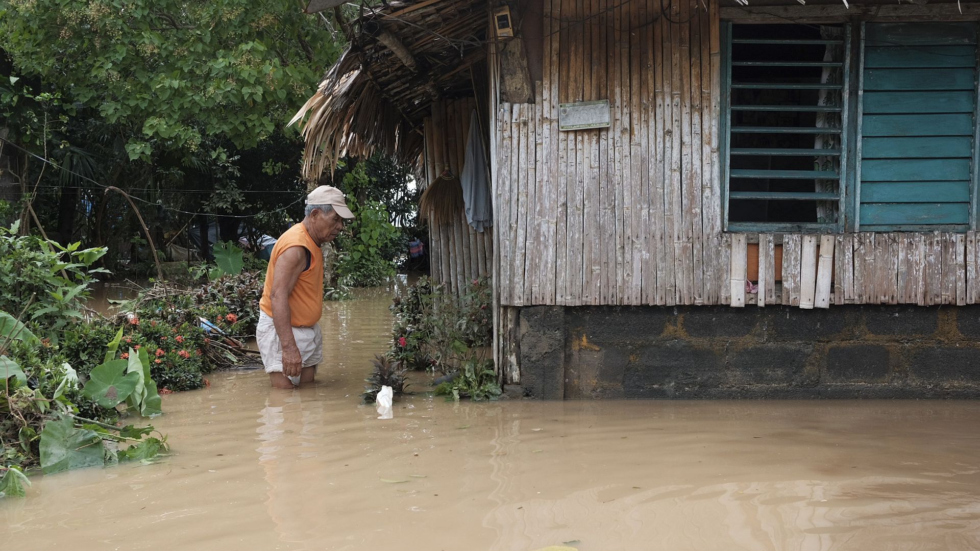 Video. One dead after tropical storm Trami hits the Philippines | Euronews