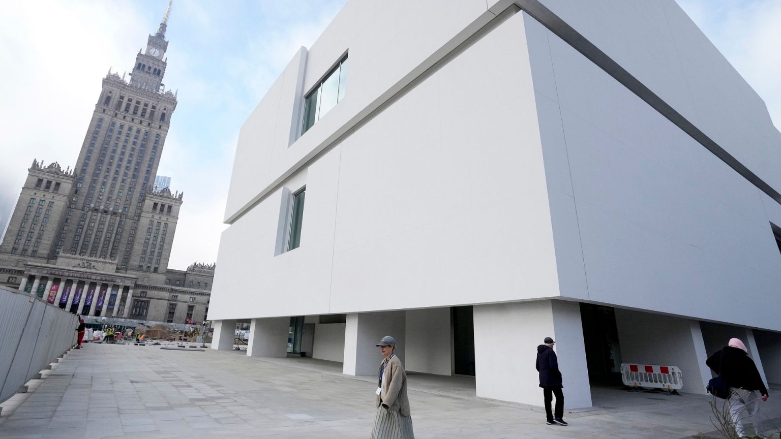 El nuevo museo de arte moderno de Varsovia es una impresionante declaración postsoviética | Euronews