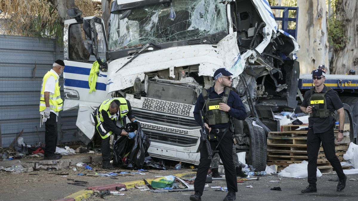 Ισραήλ: Φορτηγό έπεσε πάνω σε στάση λεωφορείου - Ένας νεκρός και ...