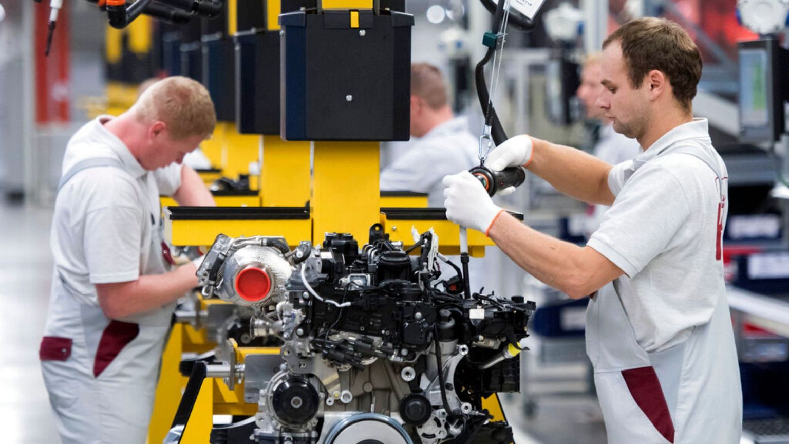 Switching to EVs could cost German car industry 186,000 jobs by 2035 ...