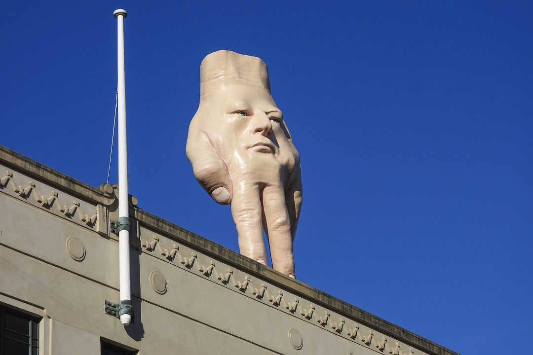 New Zealand waves goodbye to Quasi - the divisive giant hand sculpture ...