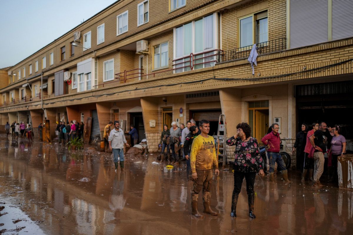 Why was Valencia flooding so deadly, did warning texts come too late ...