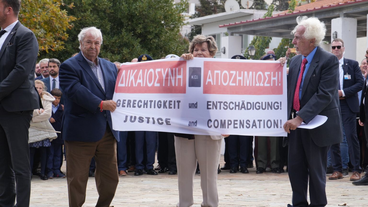 Χανιά: Διαμαρτυρία των κατοίκων της Κανδάνου στον Σταϊνμάιερ - Ζήτησε ...