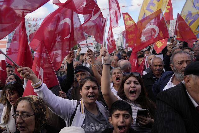 Hundreds protest in Turkey against mayor's arrest over alleged terror ...