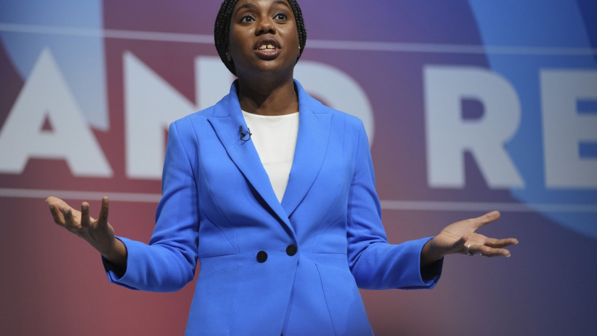 UK Conservative Party choose Kemi Badenoch as new leader | Euronews
